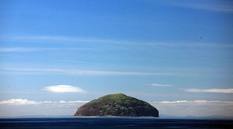 Ailsa Craig, la isla que guarda el secreto de las piedras del curling