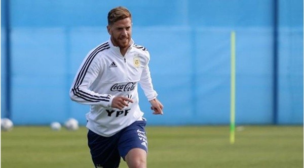 ¡Ansaldi no para de usar las redes sociales!