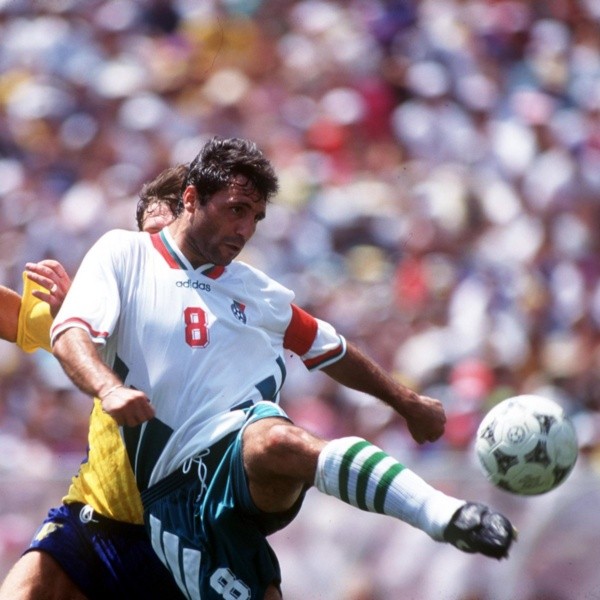 El histórico Stoichkov reveló que estuvo cerca de jugar en un grande de ...