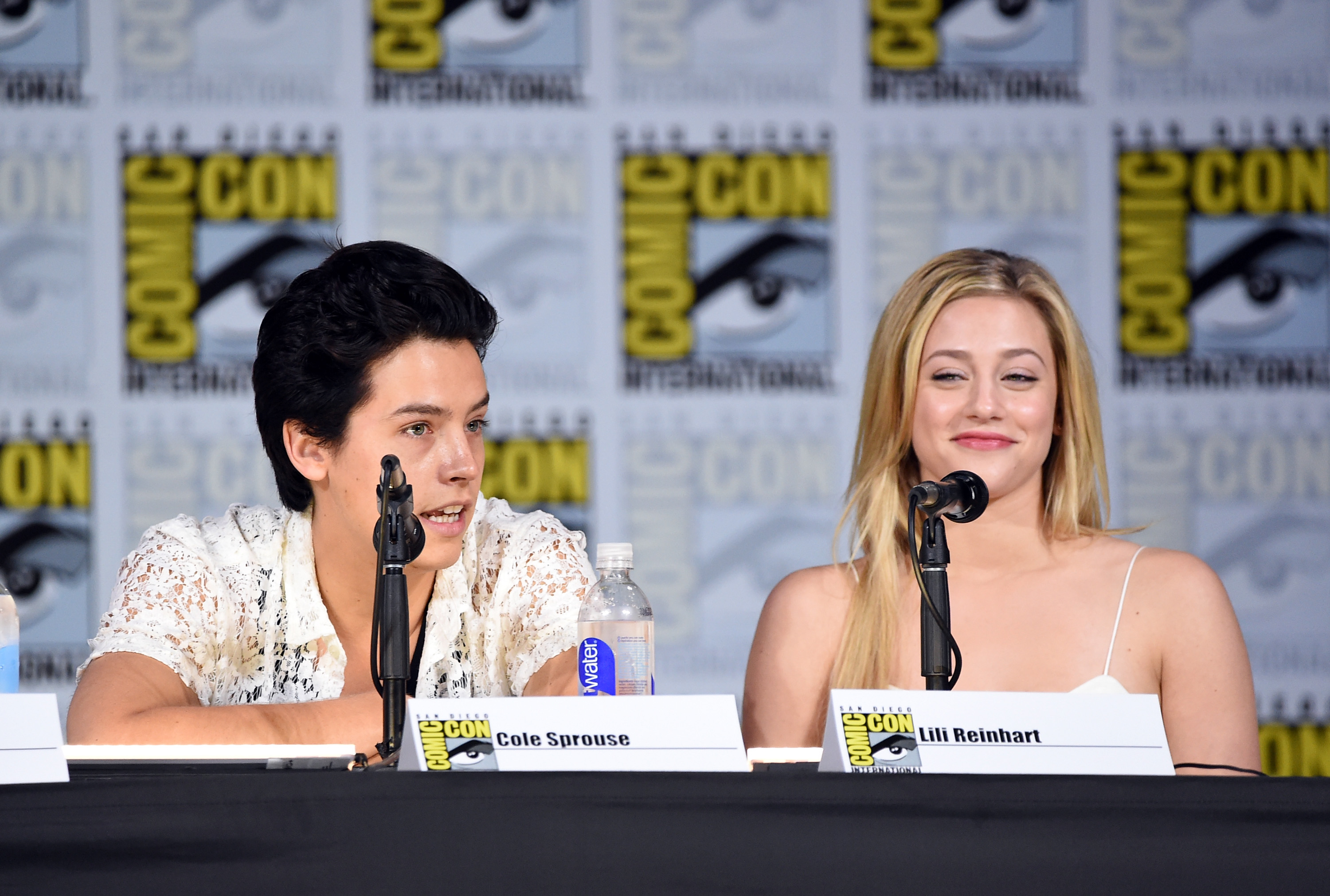 Riverdale: los problemas que tuvieron Cole Sprouse y Lili Reinhart al inicio de la serie