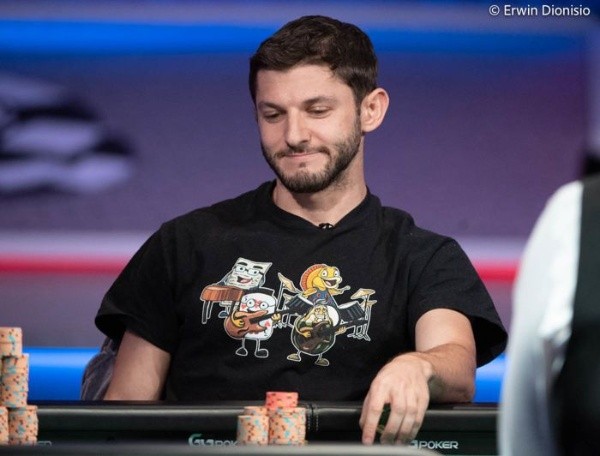 Jogador americano de poker ganha primeiro bracelete da carreira após ...