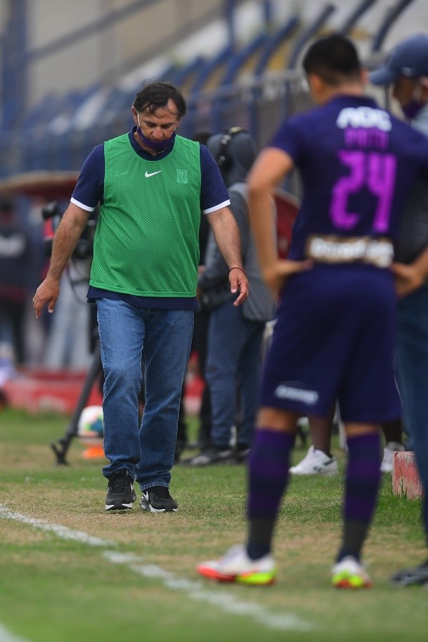 Carlos Bustos se sinceró y reveló que el plan de Alianza no era jugar ...