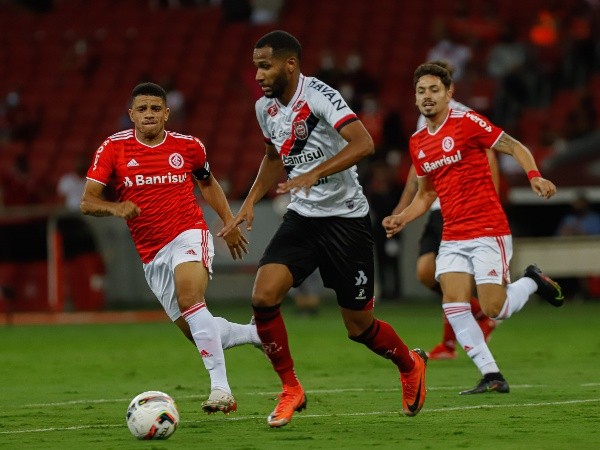 Após marca histórica no Brasil de Pelotas, zagueiro ex-Corinthians ...