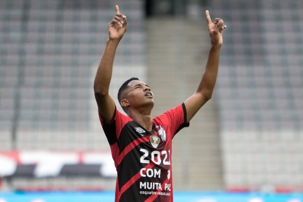 Abner completa 100 jogos pelo Athletico e expõe seu maior objetivo ...