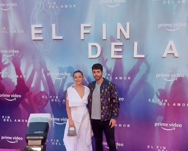 Prime Video presentó El fin del Amor con una alfombra fucsia y llena de ...