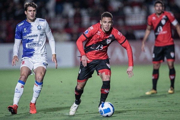 "R$ 5 milhões"; Atlético-GO abre conversas para renovar com Edson Fernando