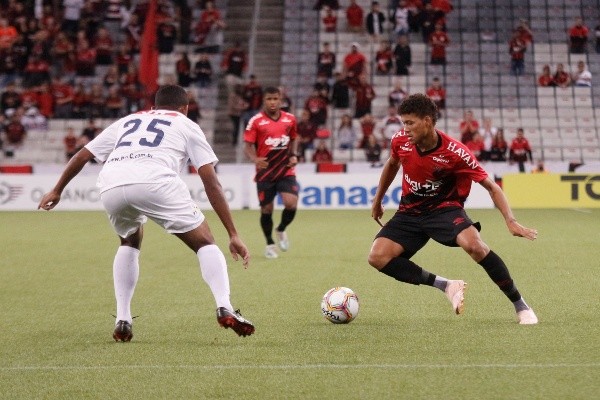 Athletico faz grandes mudanças no elenco e lista de dispensa é grande ...