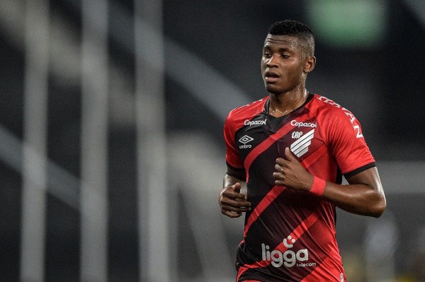 Athletico faz grandes mudanças no elenco e lista de dispensa é grande ...