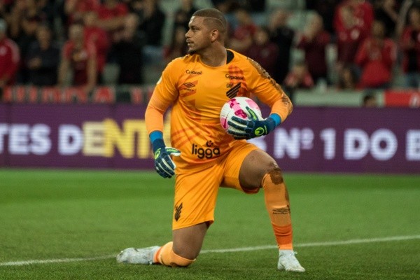 Athletico faz grandes mudanças no elenco e lista de dispensa é grande ...